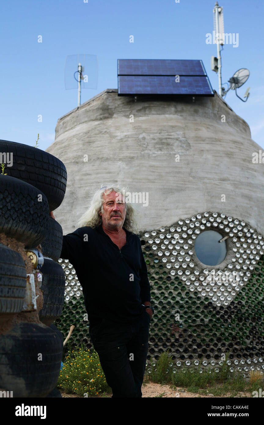 Eco architect MICHAEL REYNOLDS, founder of Earthship Biotecture ...