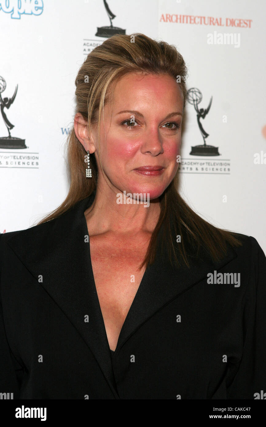 Sep 14, 2007 - Hollywood, CA, USA - Actress ELIZABETH PERKINS arrives ...