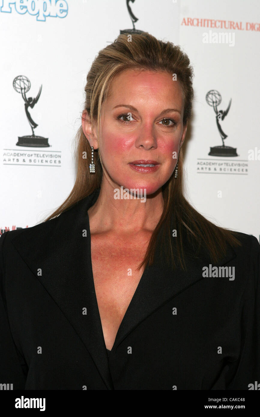 Sep 14, 2007 - Hollywood, CA, USA - Actress ELIZABETH PERKINS arrives ...