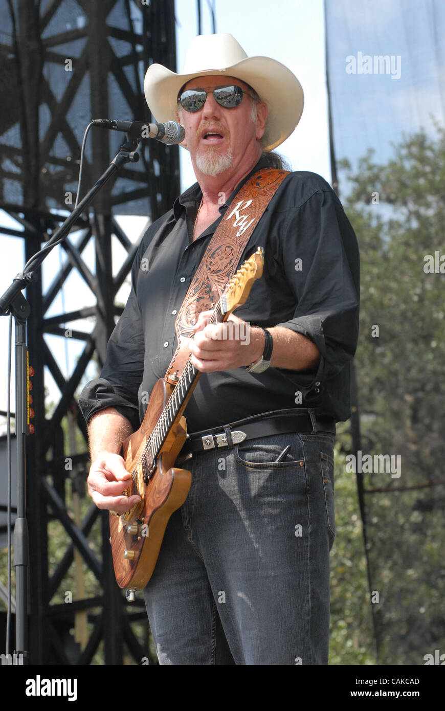 Sep. 14, 2007 Austin, TX; USA, Singer / Guitarist RAY BENSON of the ...