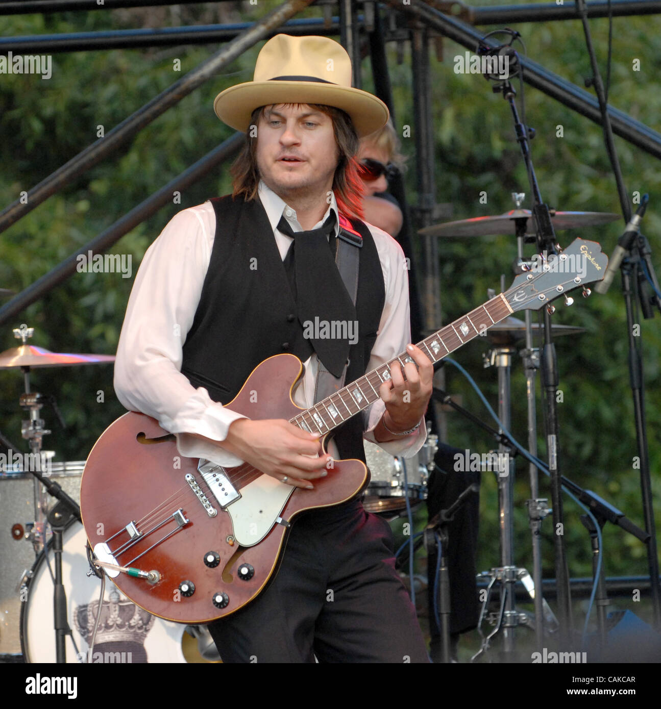 Sep. 14, 2007 Austin, TX; USA, Musician JASON HILL of the band Louis ...
