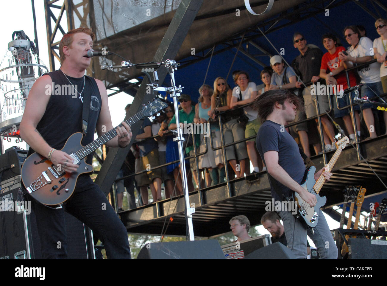 Sep. 14, 2007 Austin, TX; USA, (L-R) Singer JOSH HOMME and Bass ...