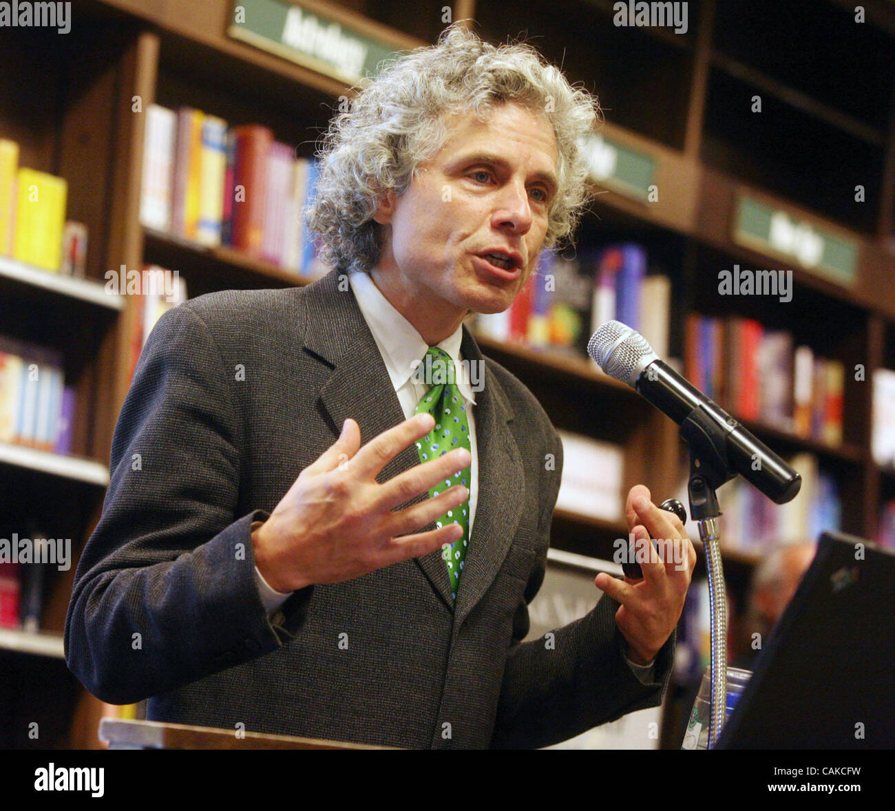 Psychologist steven pinker hi-res stock photography and images - Alamy