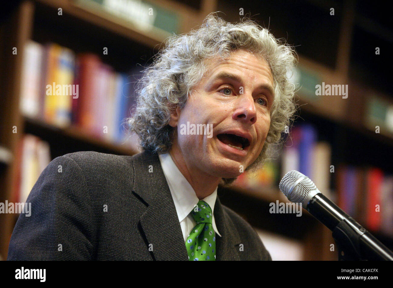 Psychologist steven pinker hi-res stock photography and images - Alamy