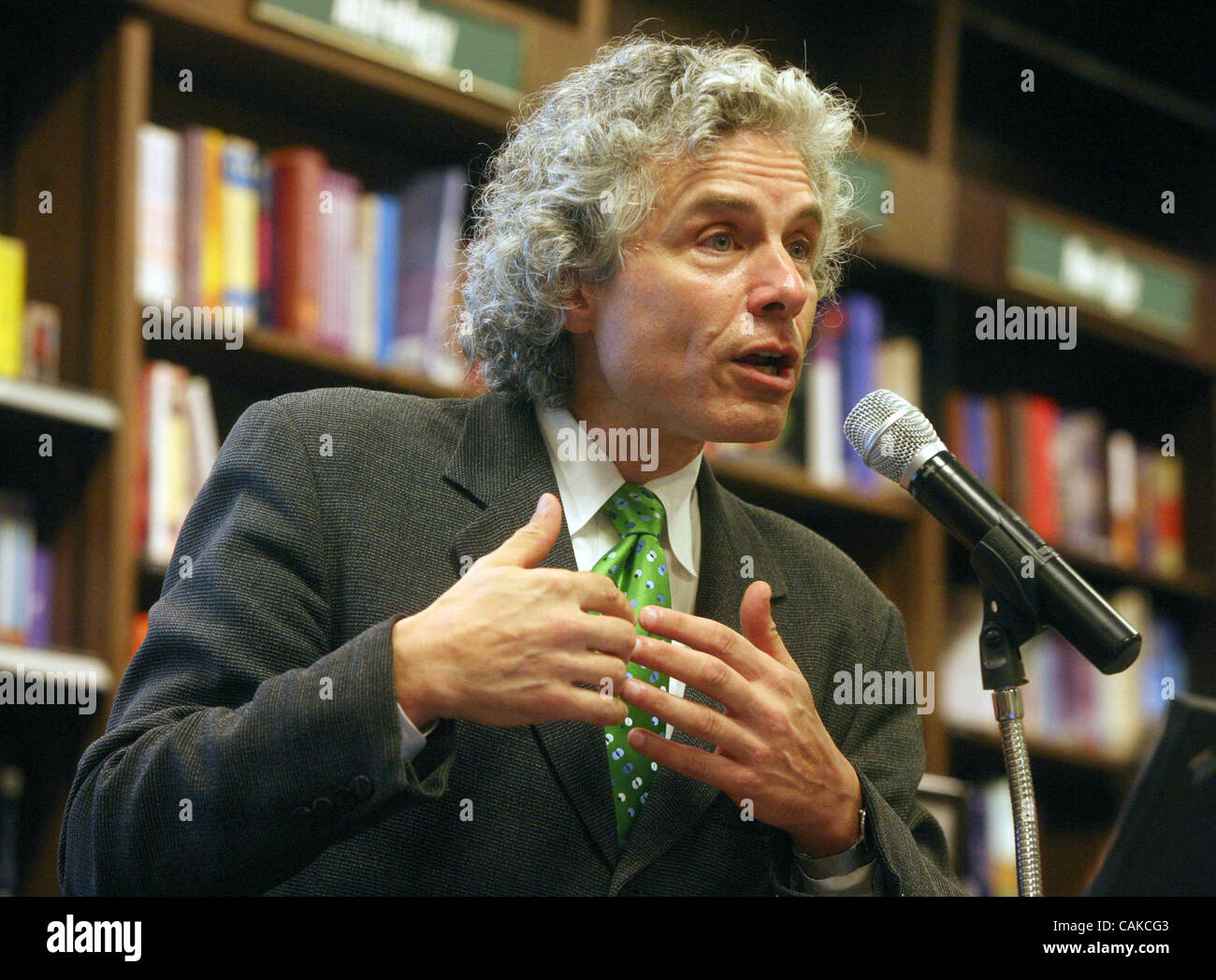 Psychologist steven pinker hi-res stock photography and images - Alamy