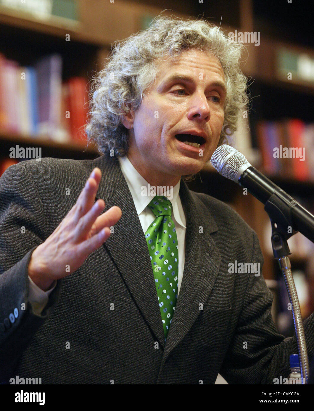 Psychologist steven pinker hi-res stock photography and images - Alamy