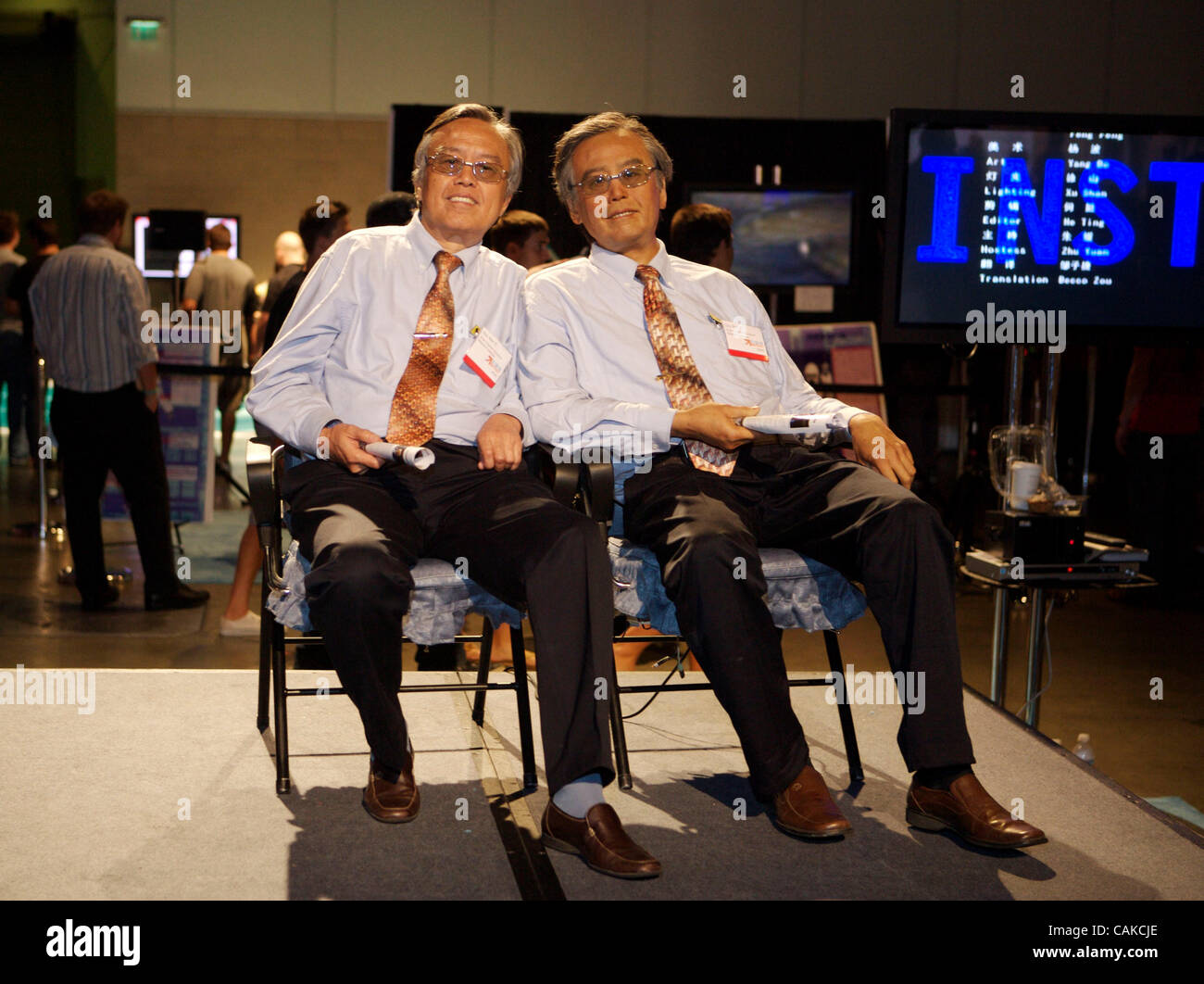Zou Ren TI and his identical twin robot during the Wired Nextfest‚Ñ¢ at ...