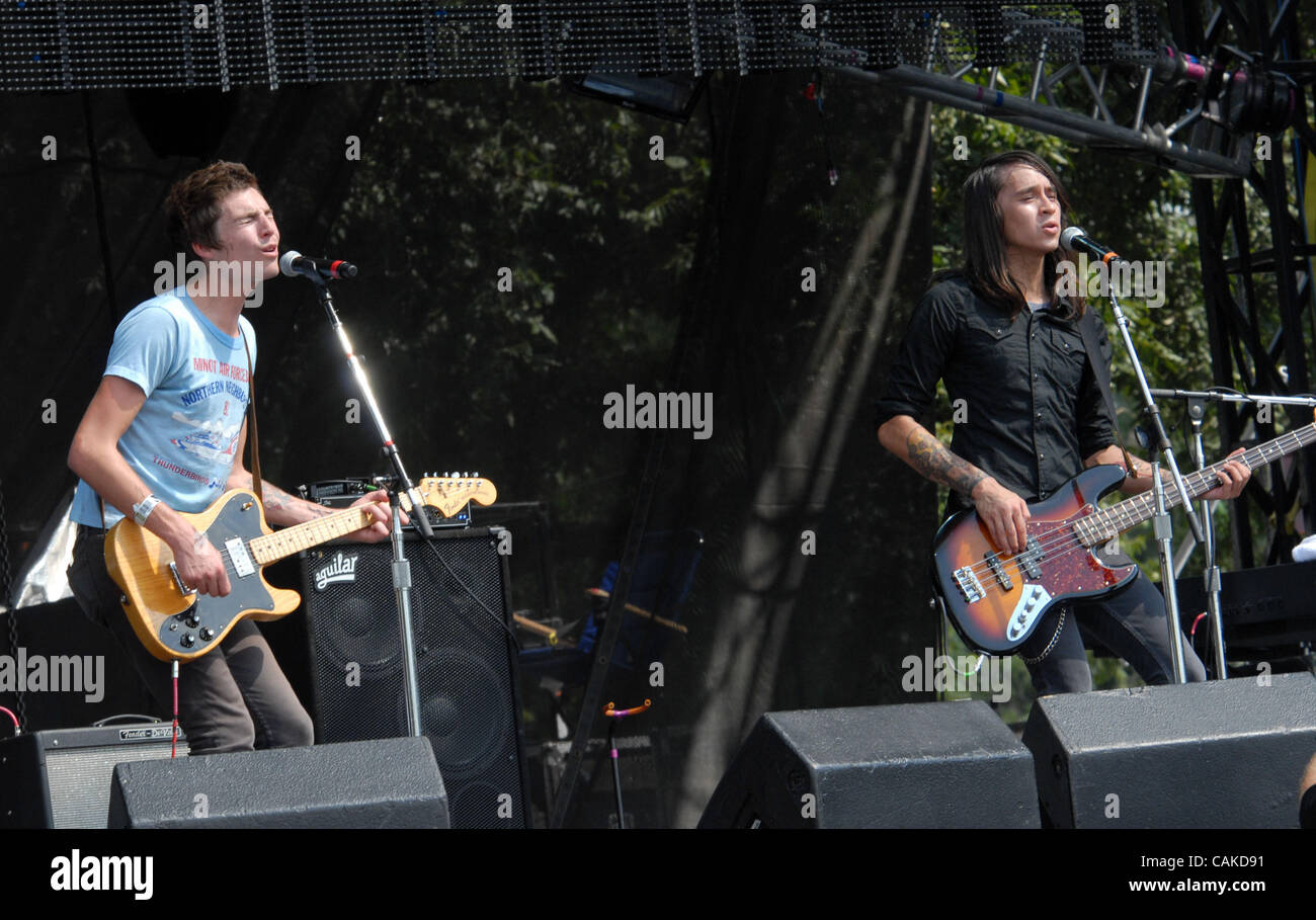Sep. 15, 2007 Austin, TX; USA, (L-R) Singer / Guitarist DAN LAYUS and ...