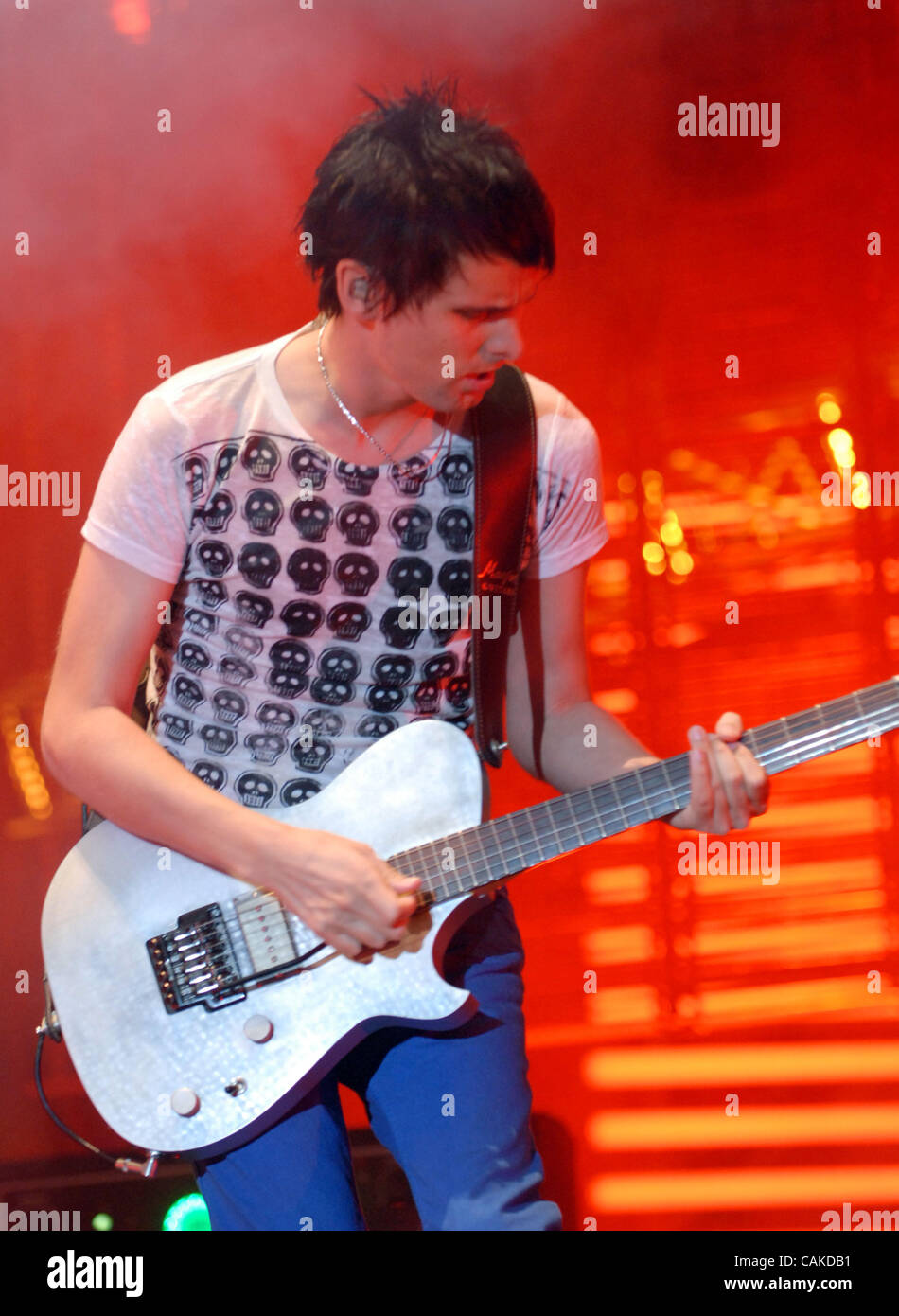 Sep. 15, 2007 Austin, TX; USA, Singer / Guitarist MATTHEW BELLAMY of ...