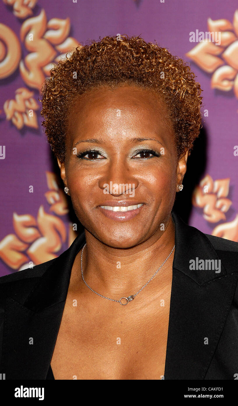 Comedian wanda sykes hi-res stock photography and images - Alamy