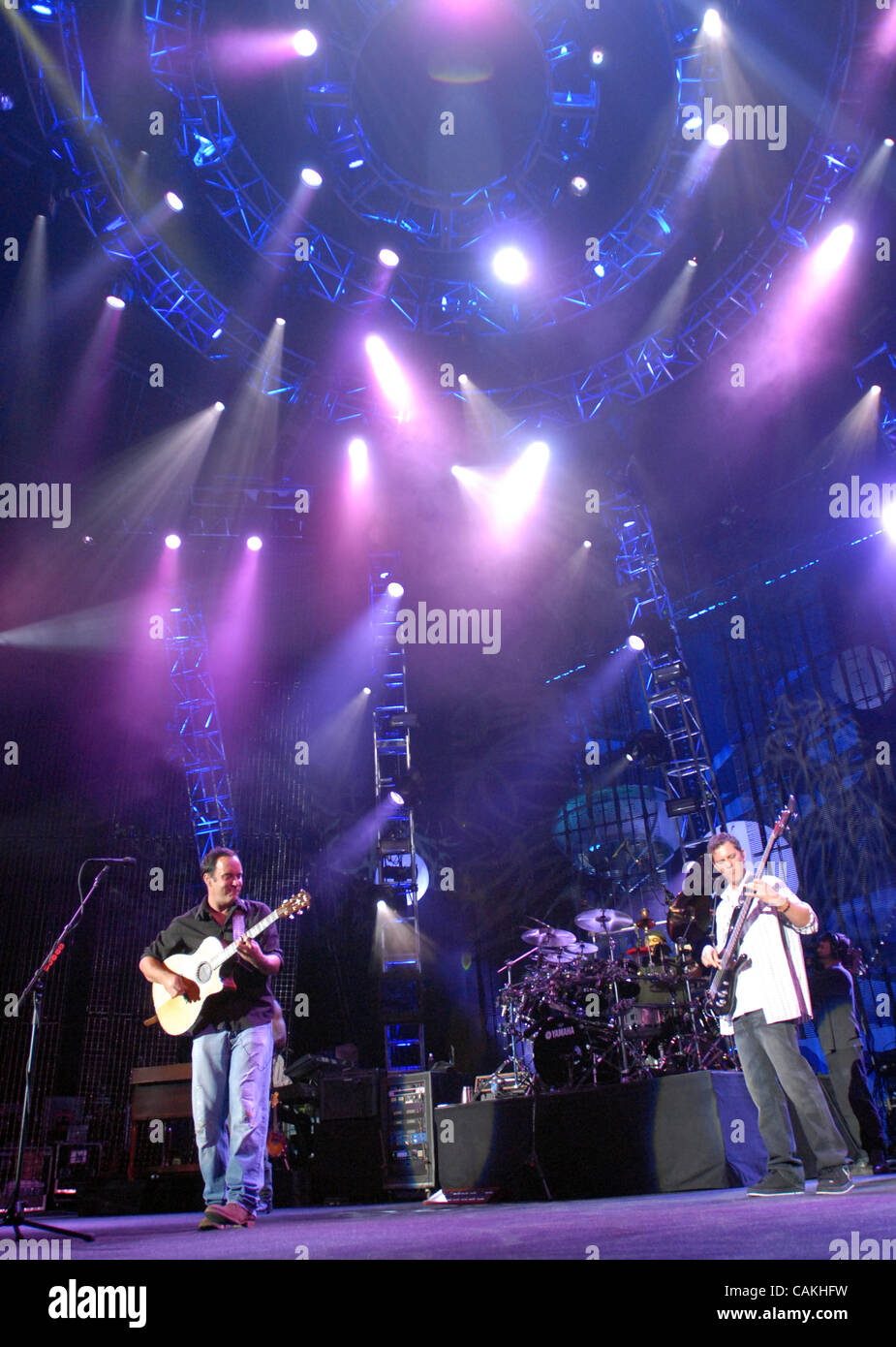 Sep. 18, 2007 - Raleigh, NC, USA - (L-R) Musician DAVE MATTHEWS and ...