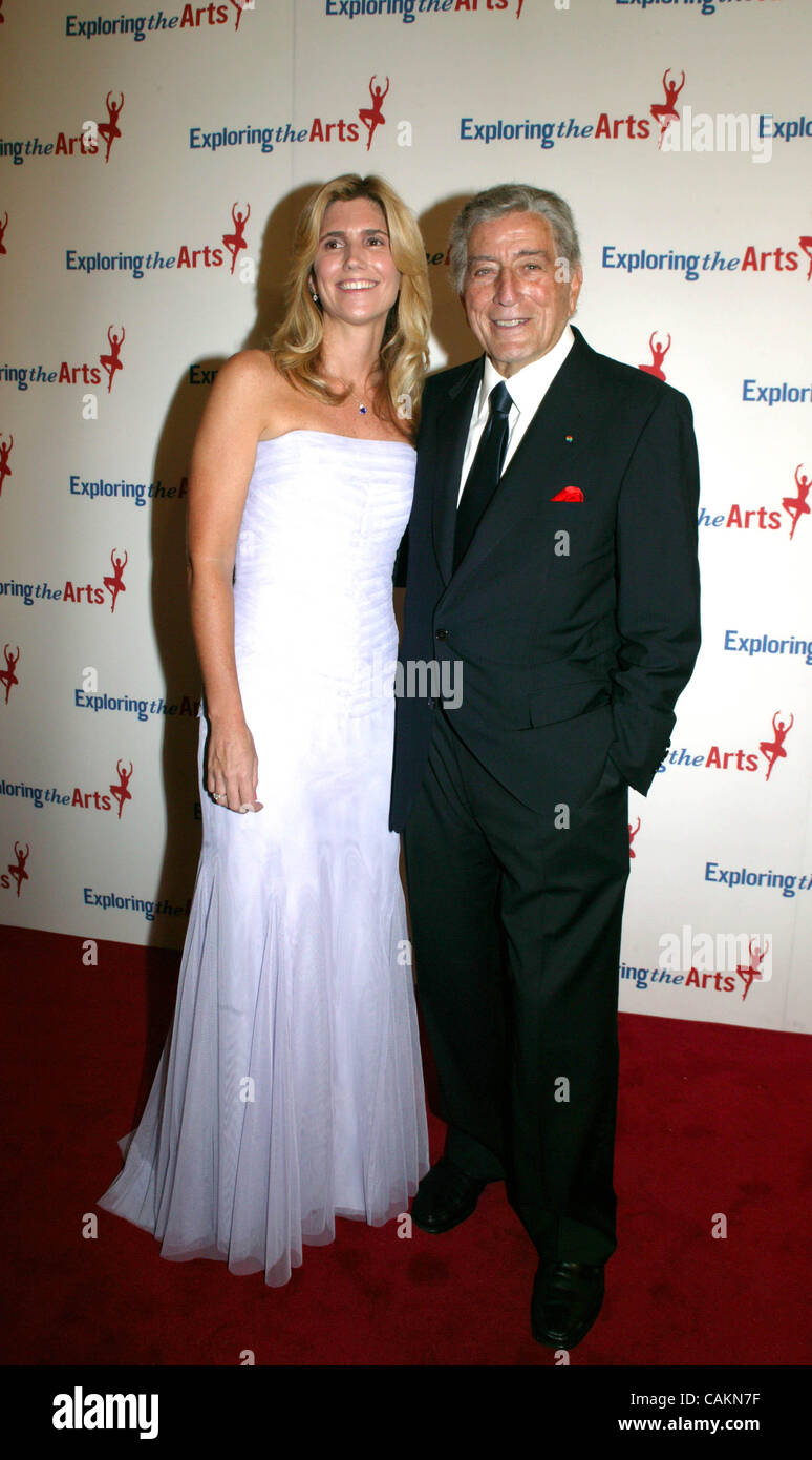 Tony bennett wife susan bennett hi-res stock photography and images - Alamy