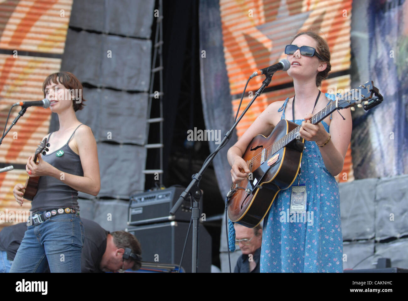 Sep. 9, 2007 New York, NY; USA, (L-R) Musicians AMANDA BARRETT and ABBY ...