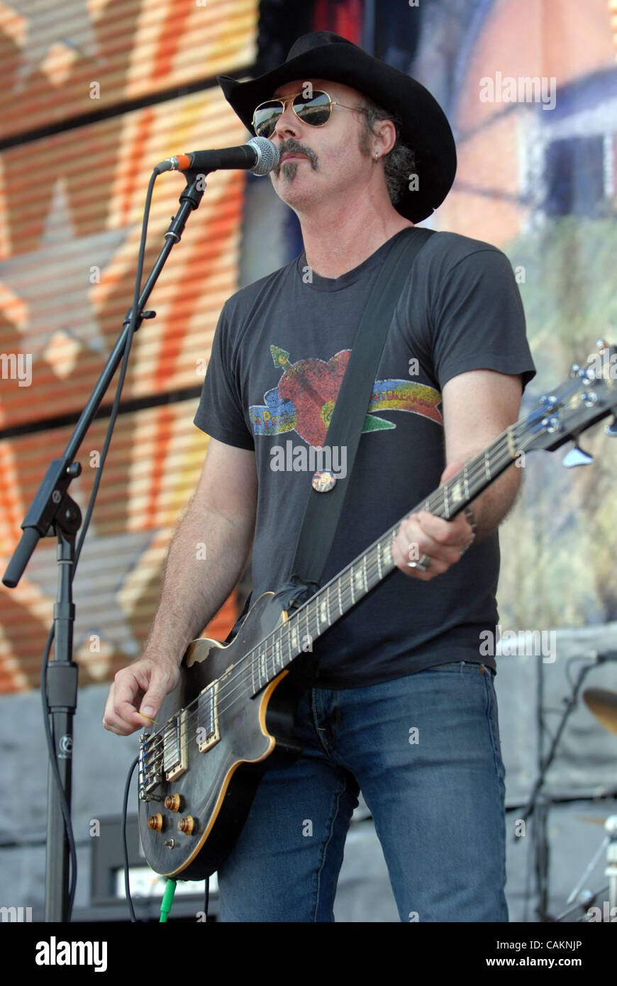 Sep. 9, 2007 New York, NY; USA, Singer / Bass Guitarist EDDIE SPAGHETTI of the band The ...