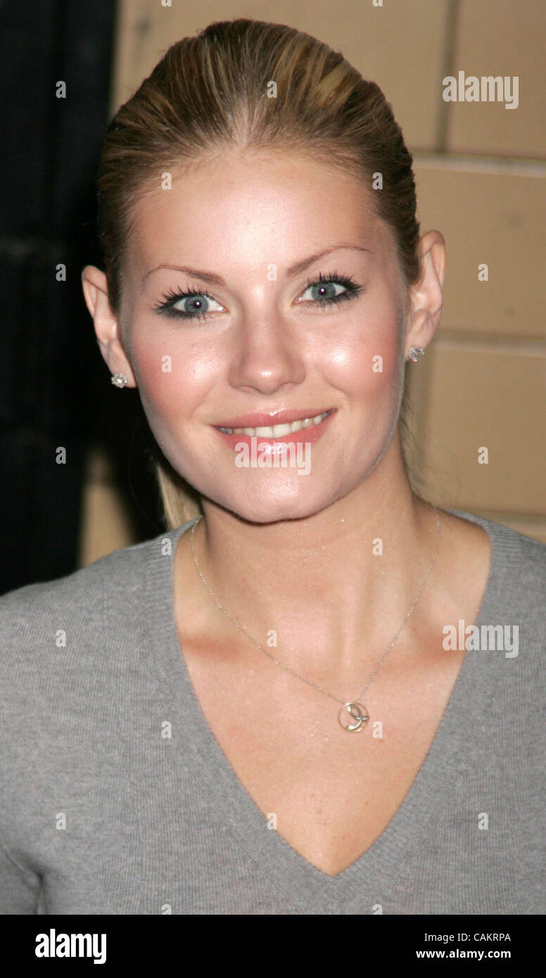 Sep 10, 2007 - New York, NY, USA -Actress ELISHA CUTHBERT arrives to ...