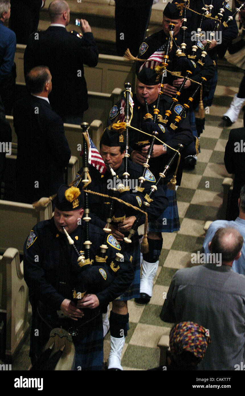 The Port Authority of NY & NJ pipe and drum corps. play at the Port ...