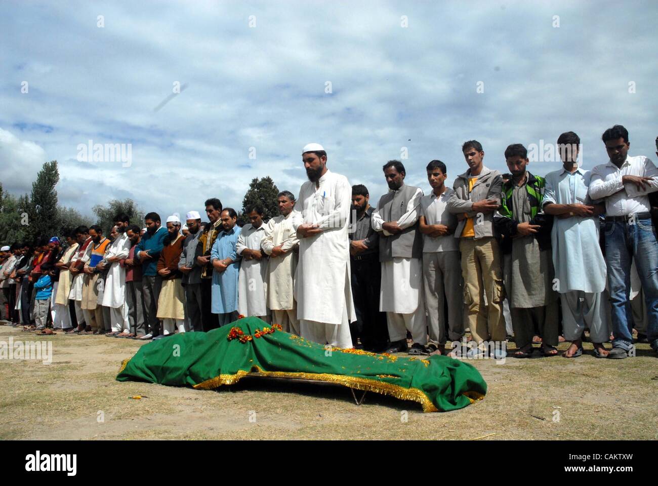 Kashmiri villagers perform prayers next to the body of 20-year-old ...