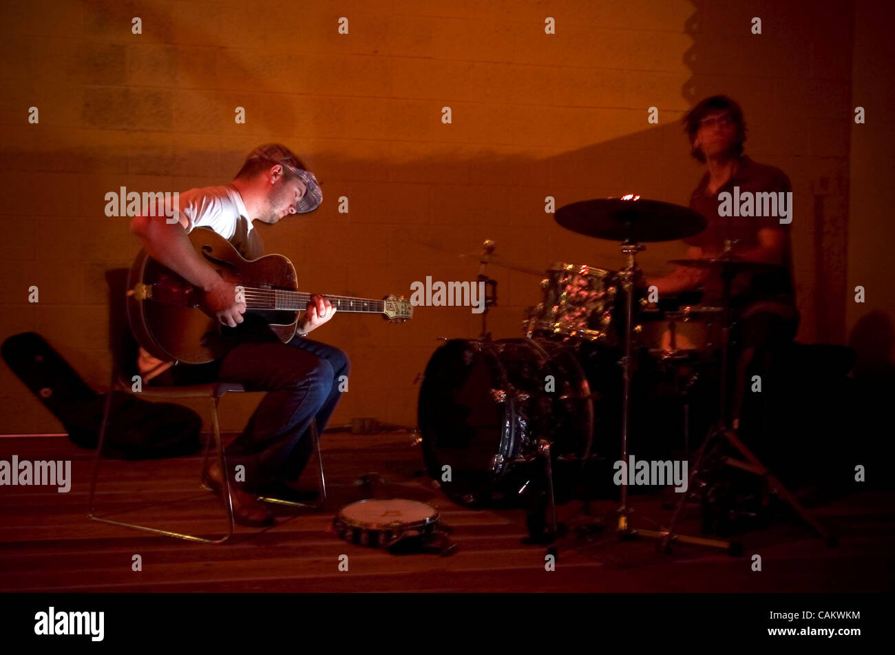 Intimate gig hi-res stock photography and images - Alamy
