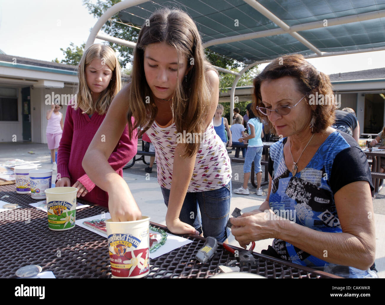 From left, Robert E. Willet Elementary School students Lauren Cordano ...