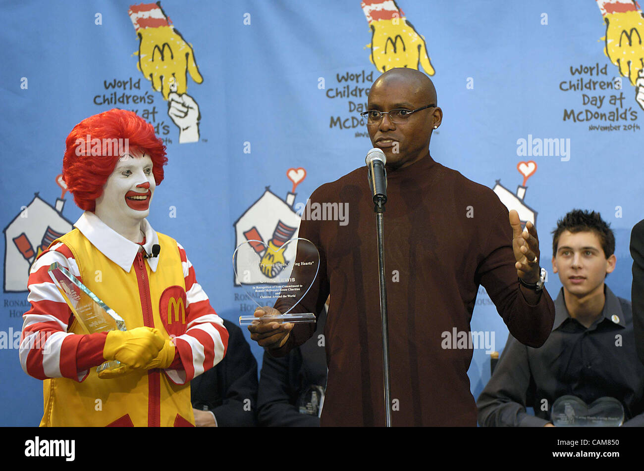 Nov. 20, 2003 - Los Angeles, USA - Olympian Carl Lewis is given a ...