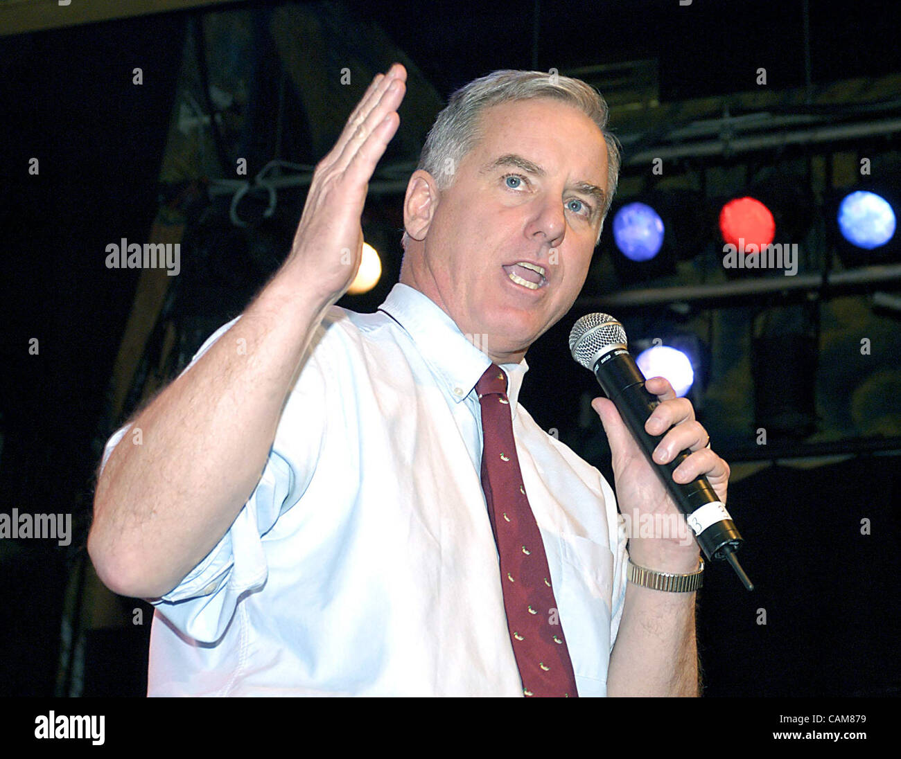 Dec. 15, 2003 - Hollywood, USA - Presidential hopeful Howard Dean ...