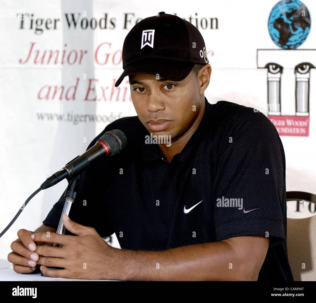Aug. 30, 2004 - Anaheim, USA - Tiger Woods fields questions during a ...