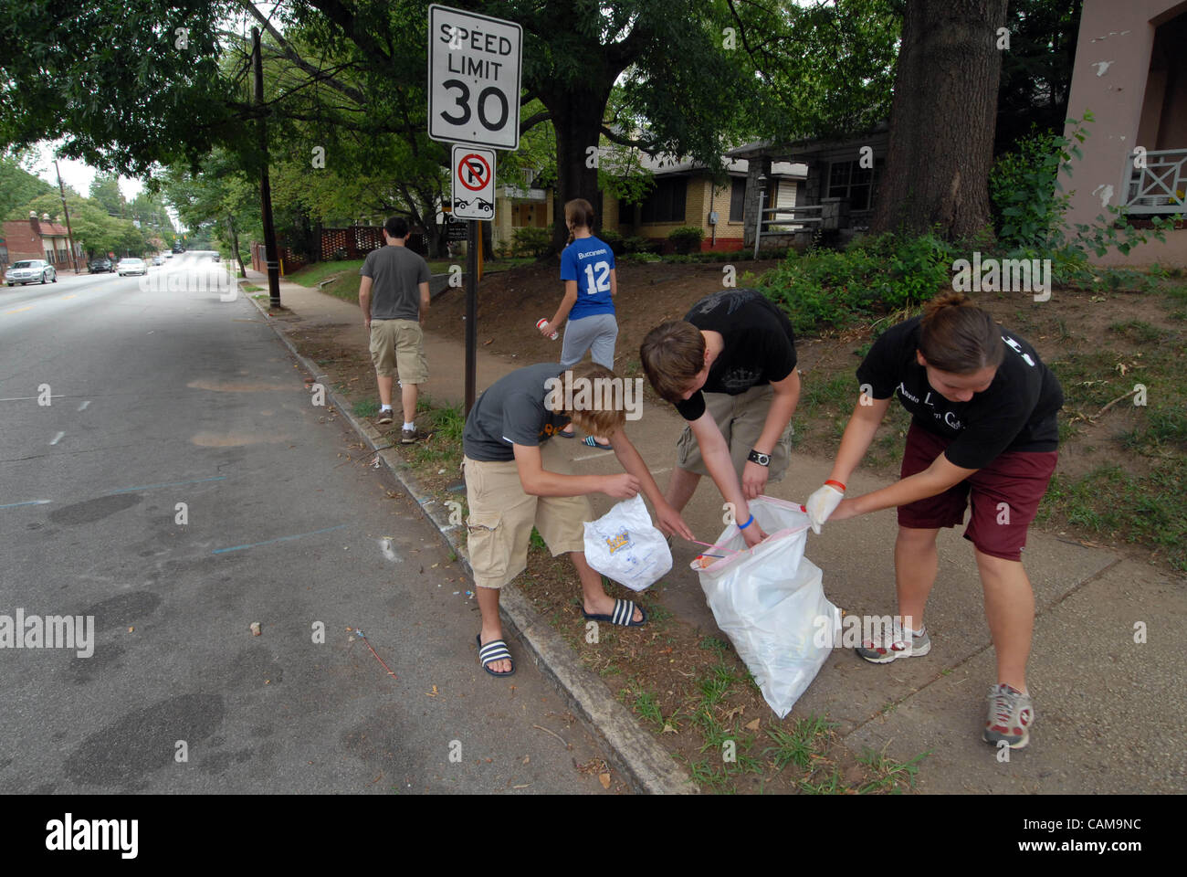 Volunteers from an inner-city church pick up trash and used syringes ...