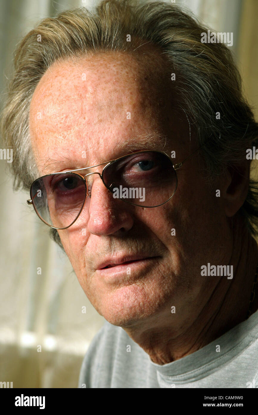 SEP 03, 2007 - BEVERLY HILLS, CA, USA - Actor PETER FONDA, counter ...