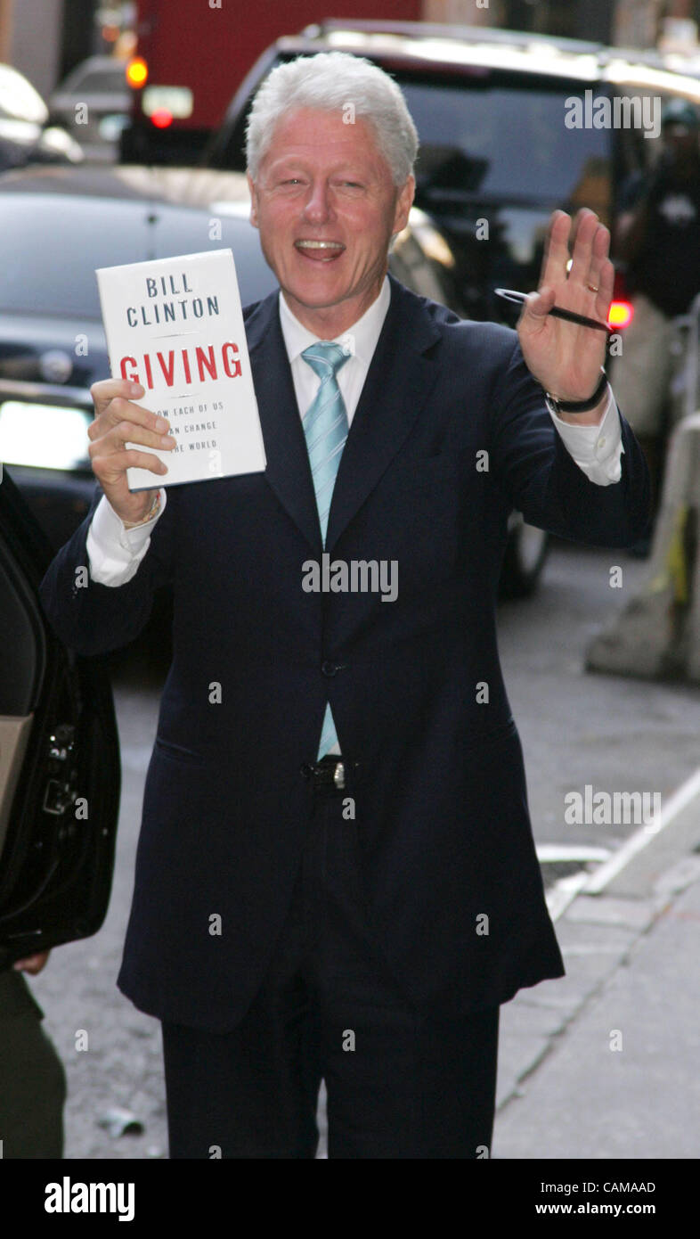 Sep 04, 2007 - New York, NY, USA -Former President BILL CLINTON holds ...