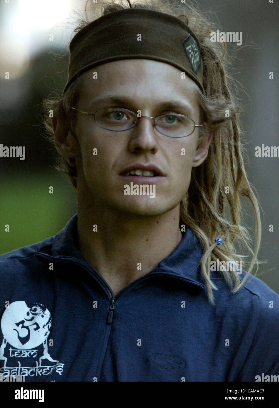 Slack liner hi-res stock photography and images - Alamy