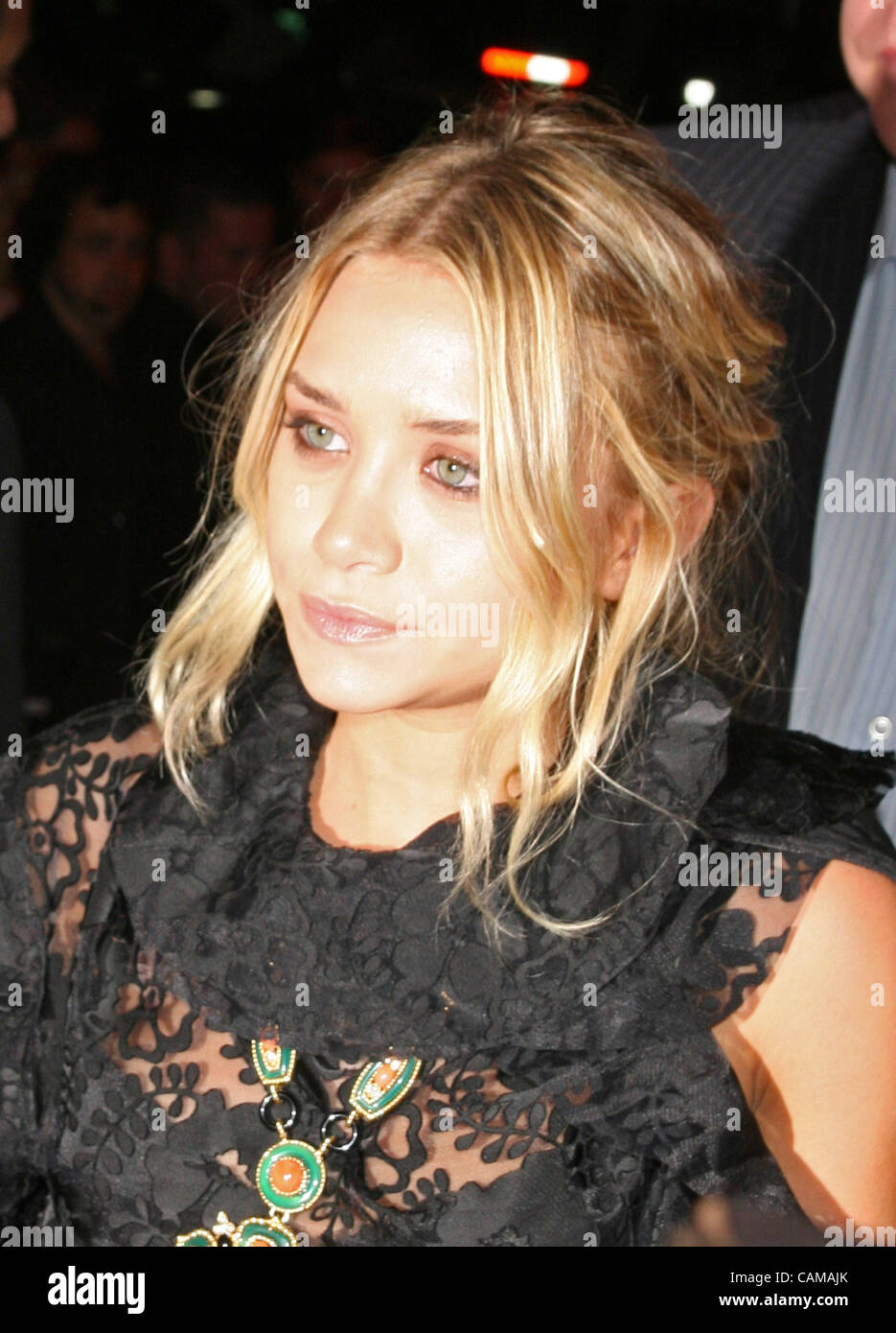 Sep 04, 2007 - New York, NY, USA - MARY KATE OLSEN at 'UNE JOURNƒE Ë ...