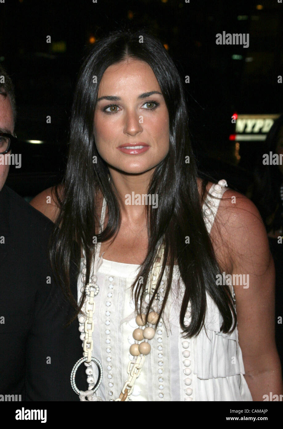 Sep 04, 2007 - New York, NY, USA - DEMI MOORE at 'UNE JOURNƒE Ë PARIS ...