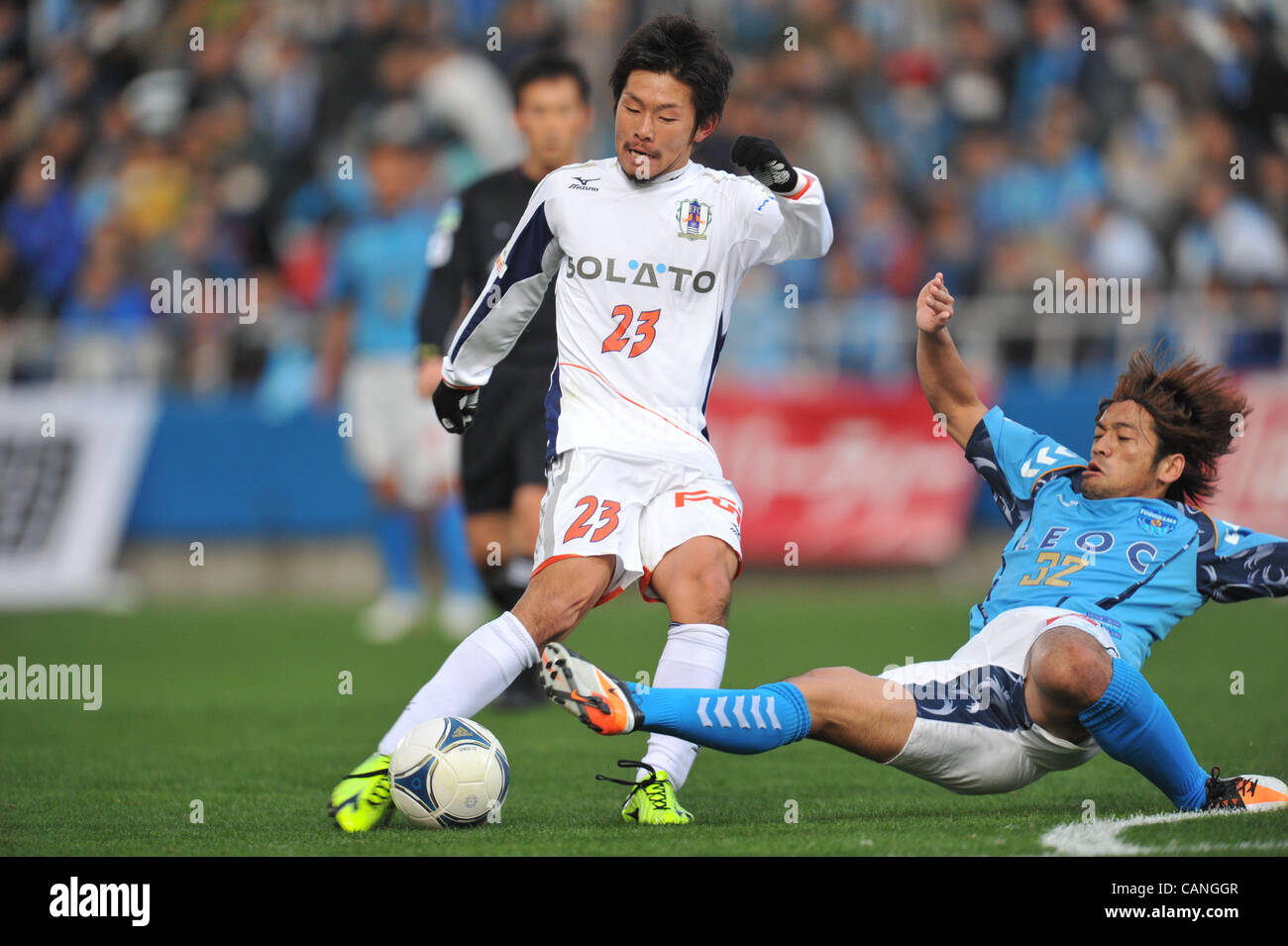 (L to R) Yusei Ogasawara (Ehime FC), Arata Sugiyama (Yokohama FC), MARCH 11, 2012 - Football ...