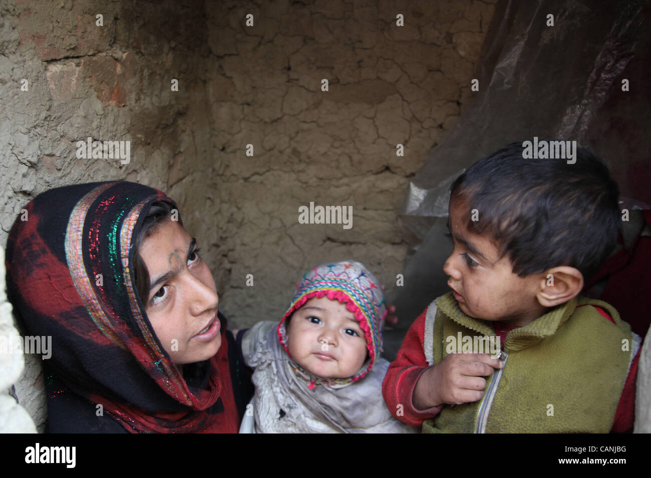 Afghan families hi-res stock photography and images - Alamy