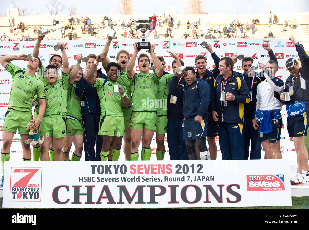 Australia players and staff celebrate after winning the rugby 7s world ...