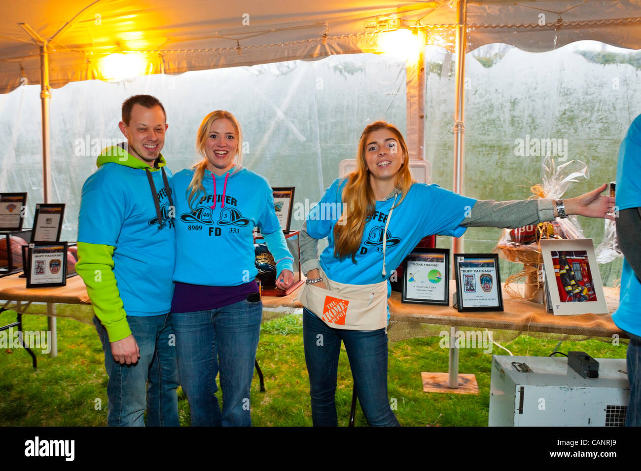 Volunteers at Fundraiser for firefighter Ray Pfeifer- battling cancer ...