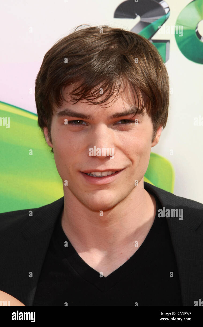 UNKNOWN ACTOR 25TH NICKELODEON KID'S CHOICE AWARDS DOWNTOWN LOS ANGELES ...