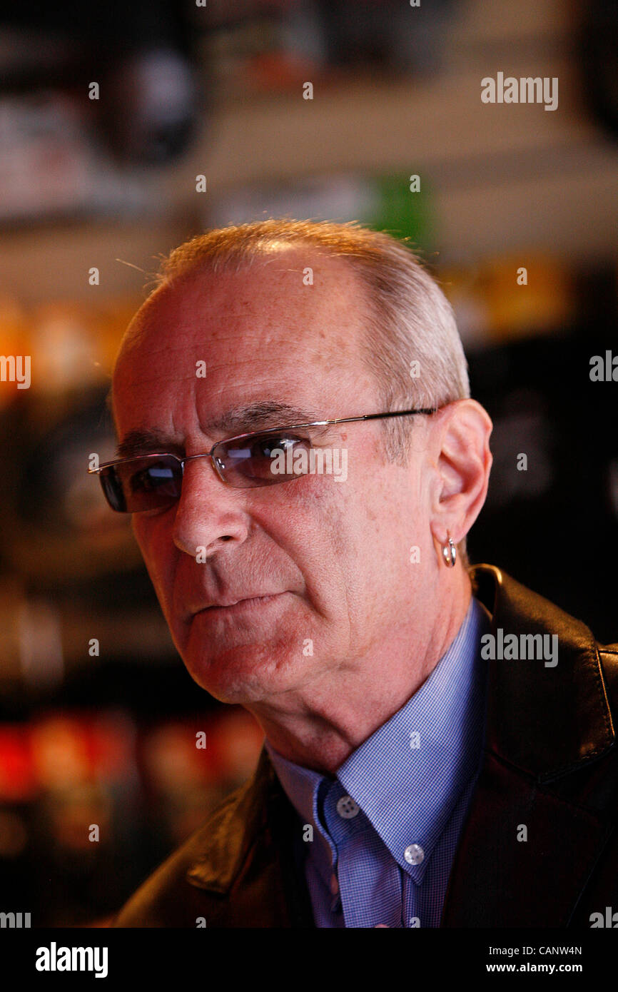 Status Quo's Francis Rossi visits music shop in Croydon 7 months after ...
