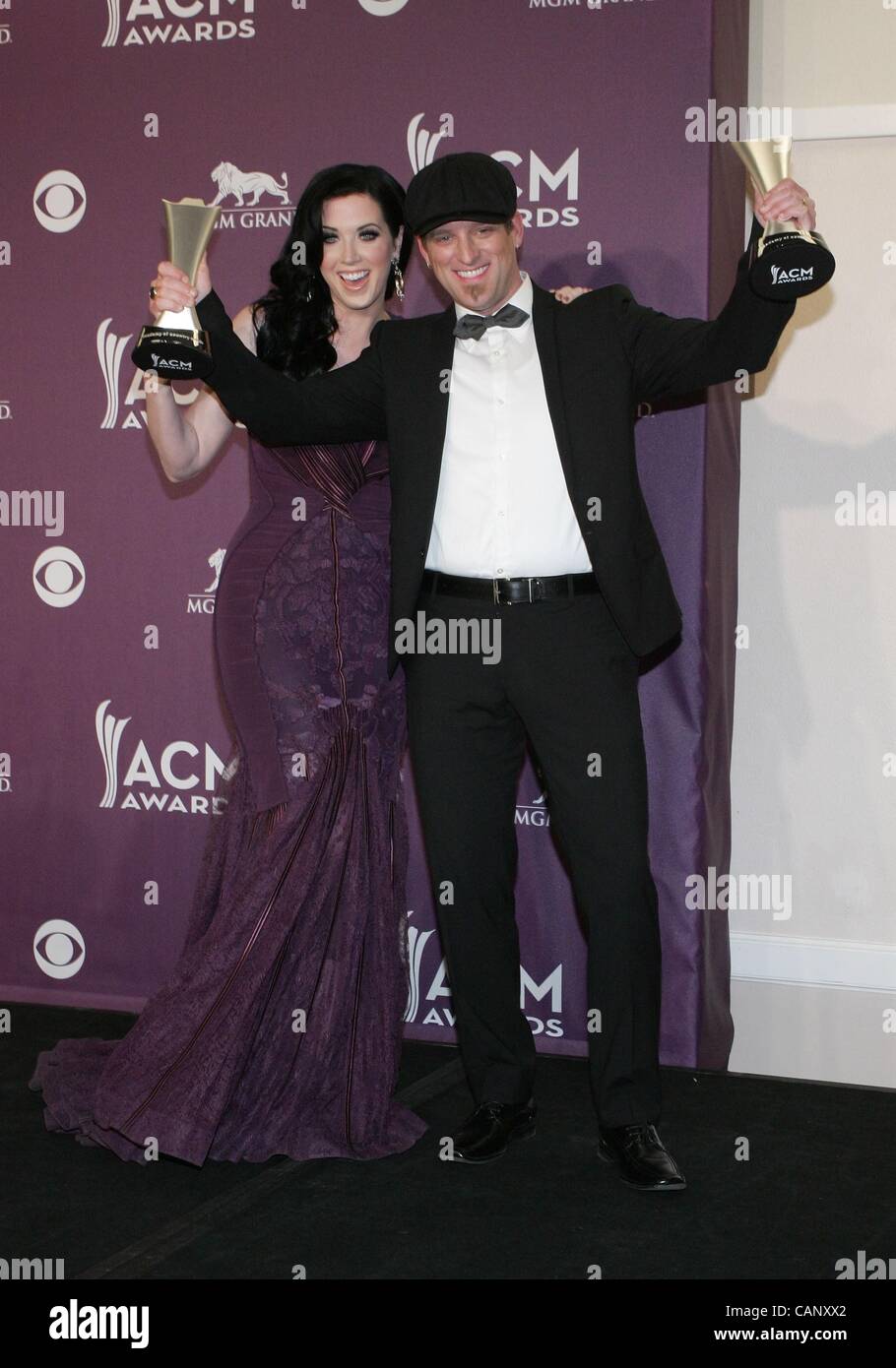 Shawna Thompson, Keifer Thompson of Thompson Square in the press room ...