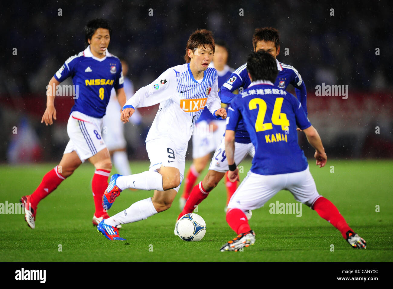 (L-R) Kosuke Nakamachi (F Marinos), Yuya Osako (Antlers), Takashi Kanai ...