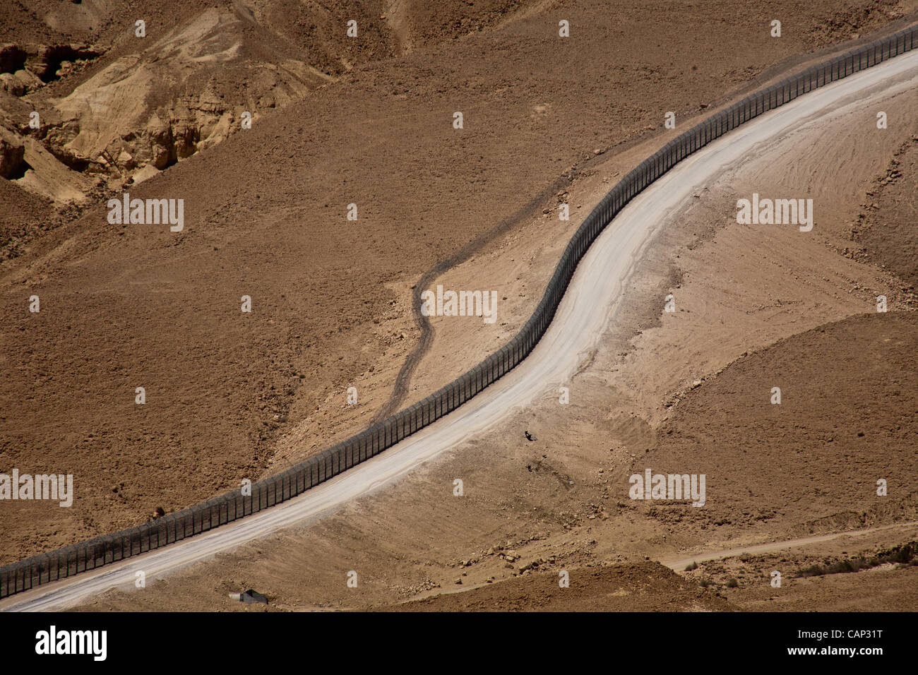 New “Hour Glass” Israel-Egypt border fence is 5 meters high and made of ...