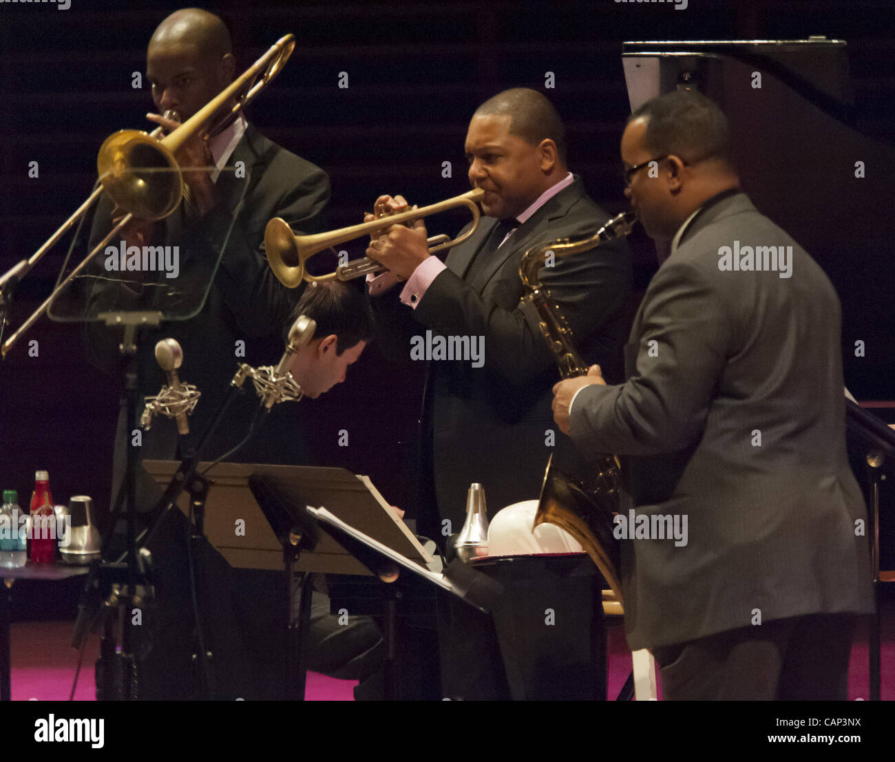 Wynton marsalis jazz orchestra hi-res stock photography and images - Alamy