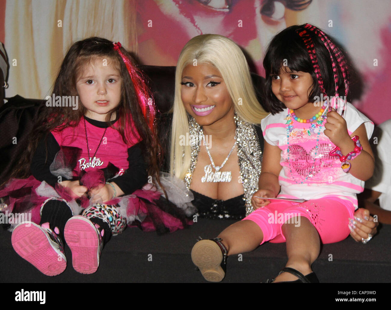 Nicki minaj fans hi-res stock photography and images - Alamy