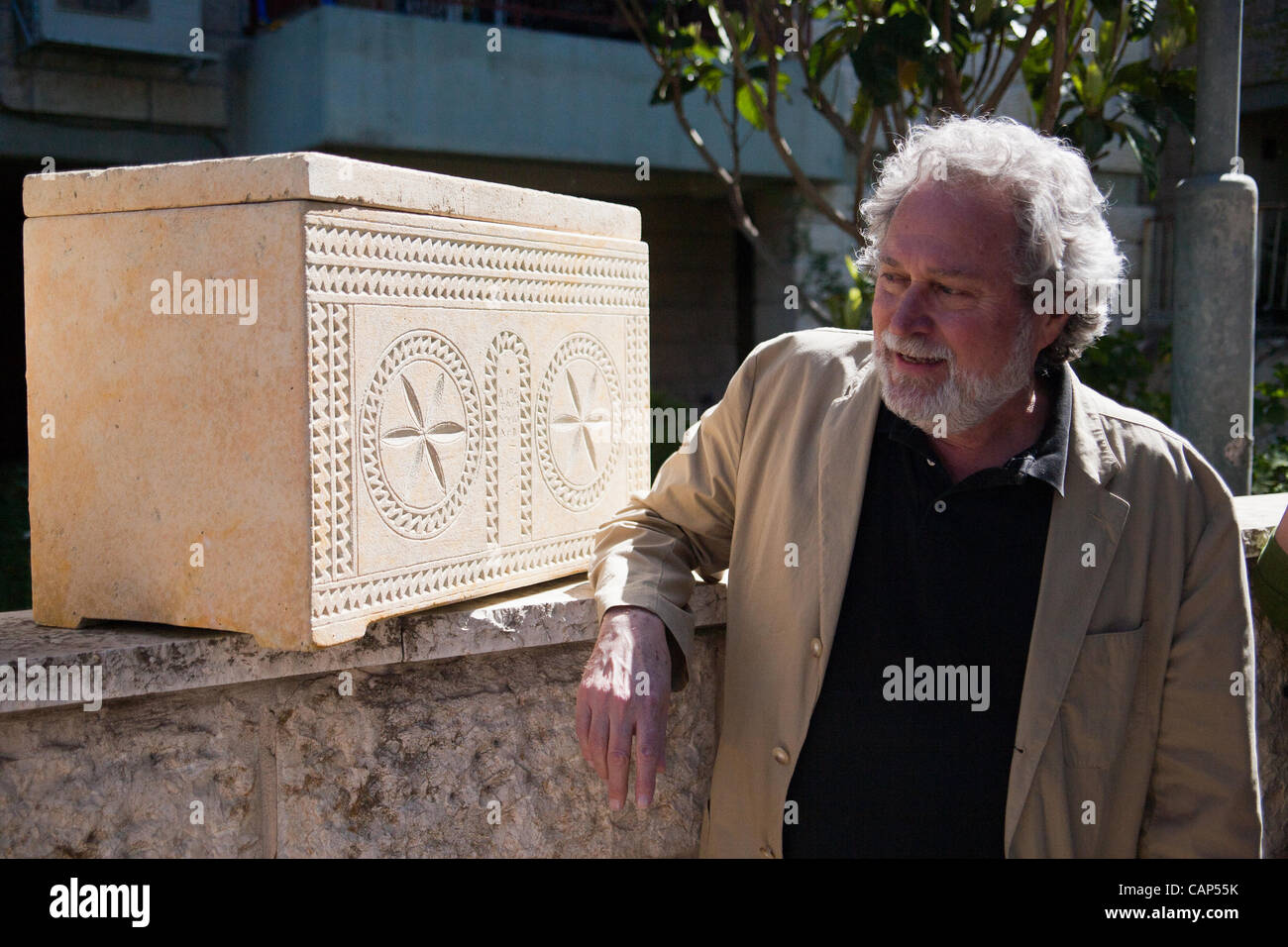 James bone box hi-res stock photography and images - Alamy