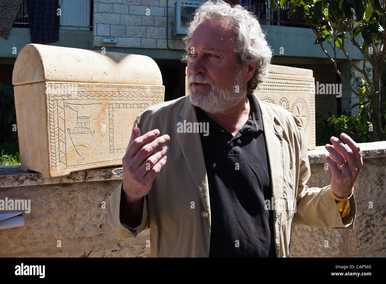 James bone box hi-res stock photography and images - Alamy