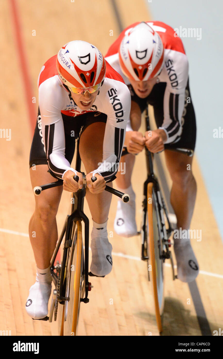 Team pursuit in track cycling 2012 hi-res stock photography and images ...