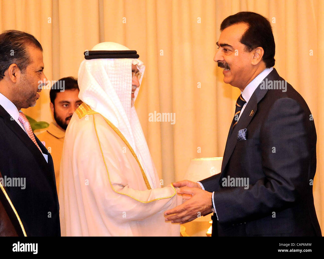 Prime Minister, Syed Yousuf Raza Gilani shakes hand with Saudi Arabia ...