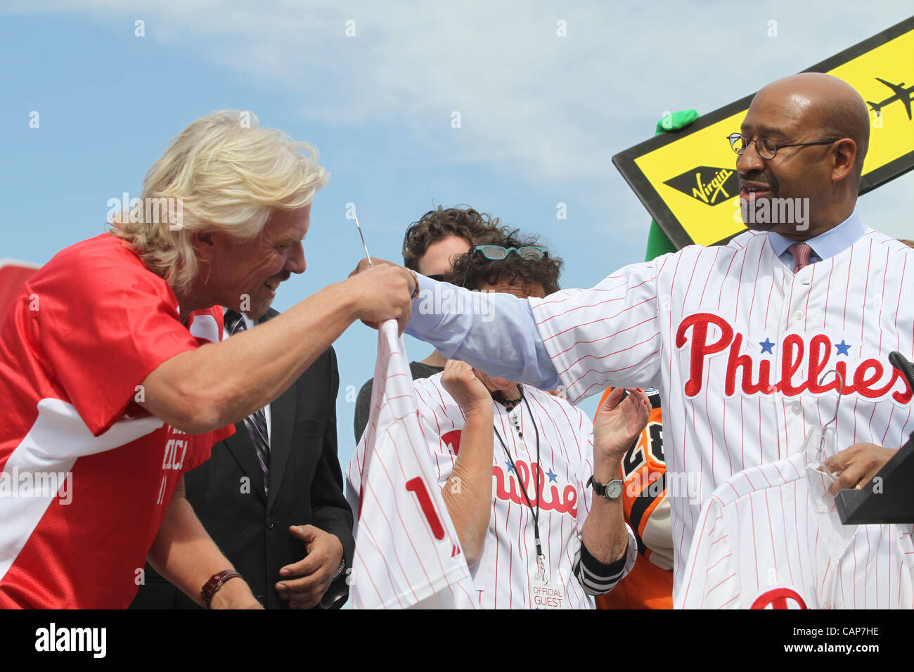 April 4, 2012 - Philadelphia, California, U.S. - Sir Richard Branson (L ...
