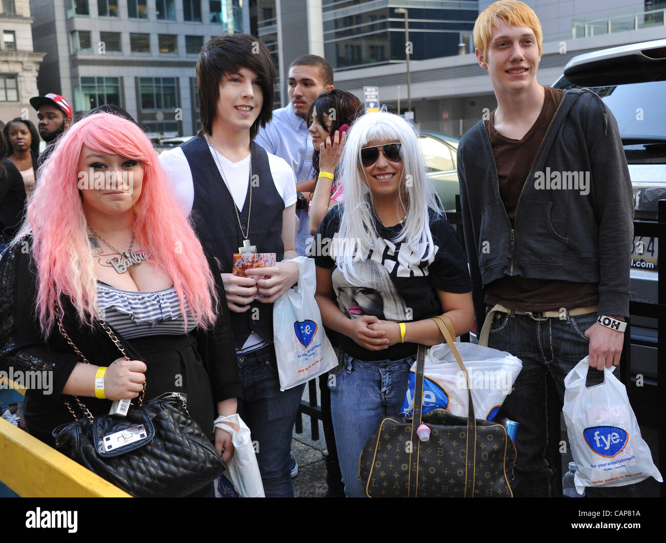 Nicki minaj fans hi-res stock photography and images - Alamy