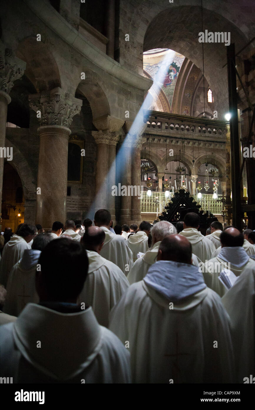 Sunlight flows in from a window in the ceiling of the Rotunda, above ...